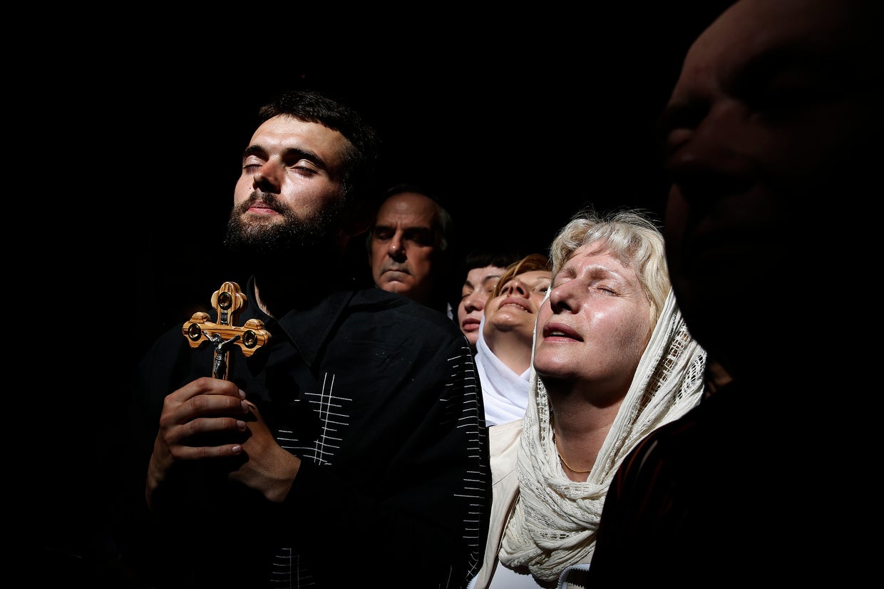 Thousands attend holy fire ceremony