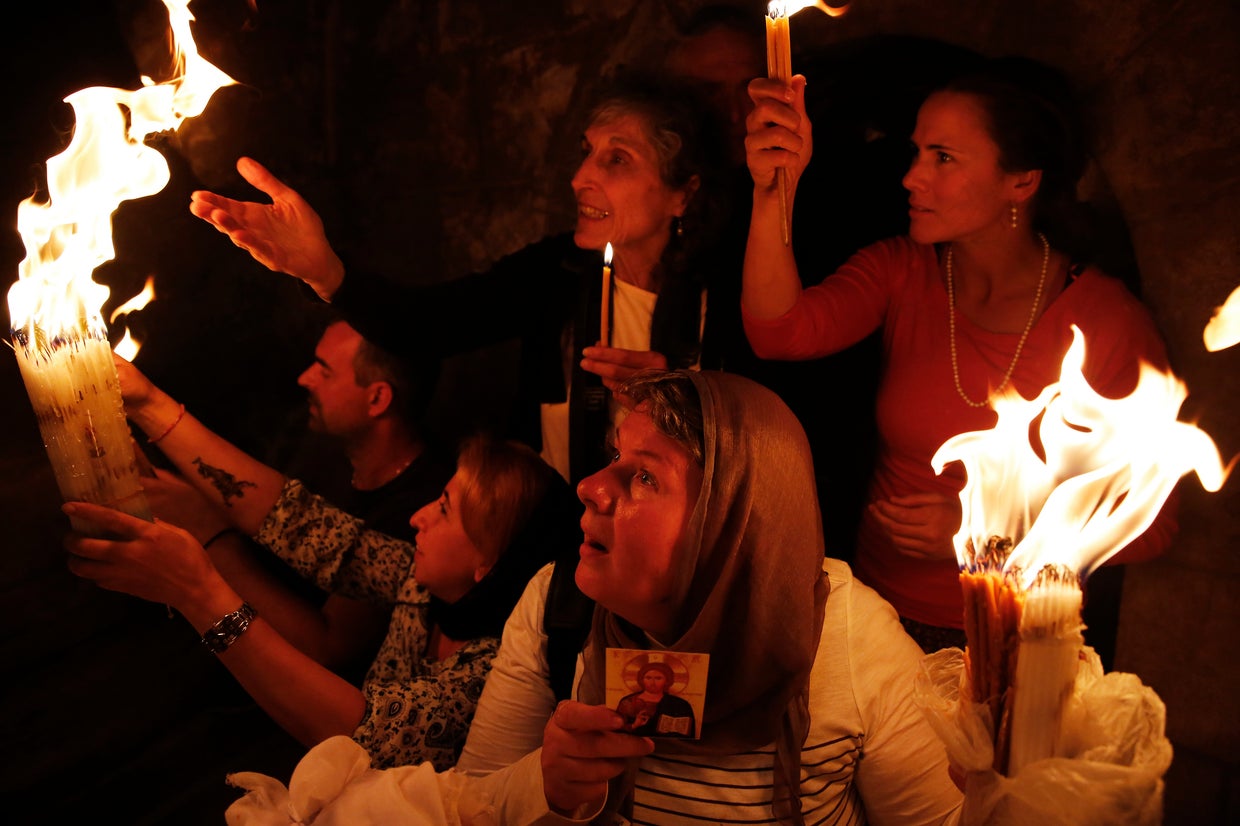 Thousands attend holy fire ceremony
