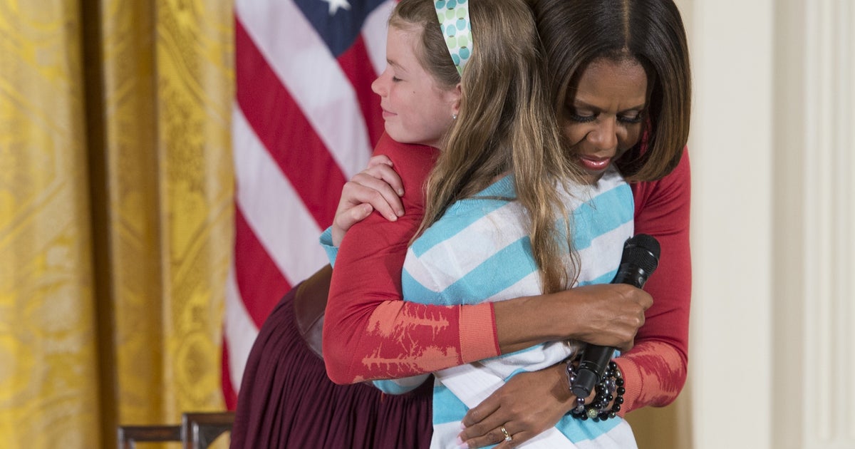 Michelle Obama gets resume from girl with unemployed dad - CBS News