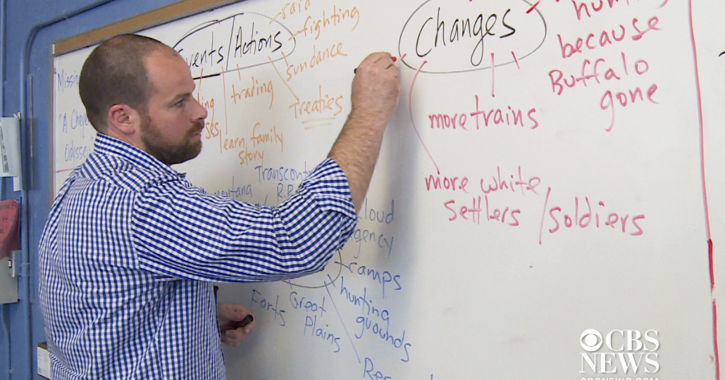 NY teacher turns to video games to encourage learning - CBS News