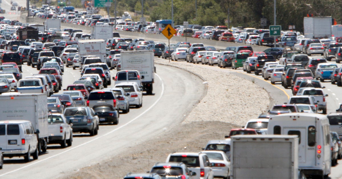 Tips for surviving a long commute - CBS News