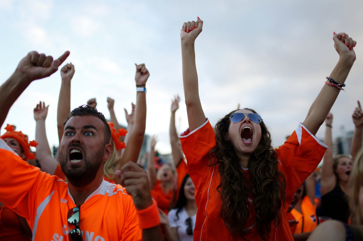 Fans worldwide watch World Cup