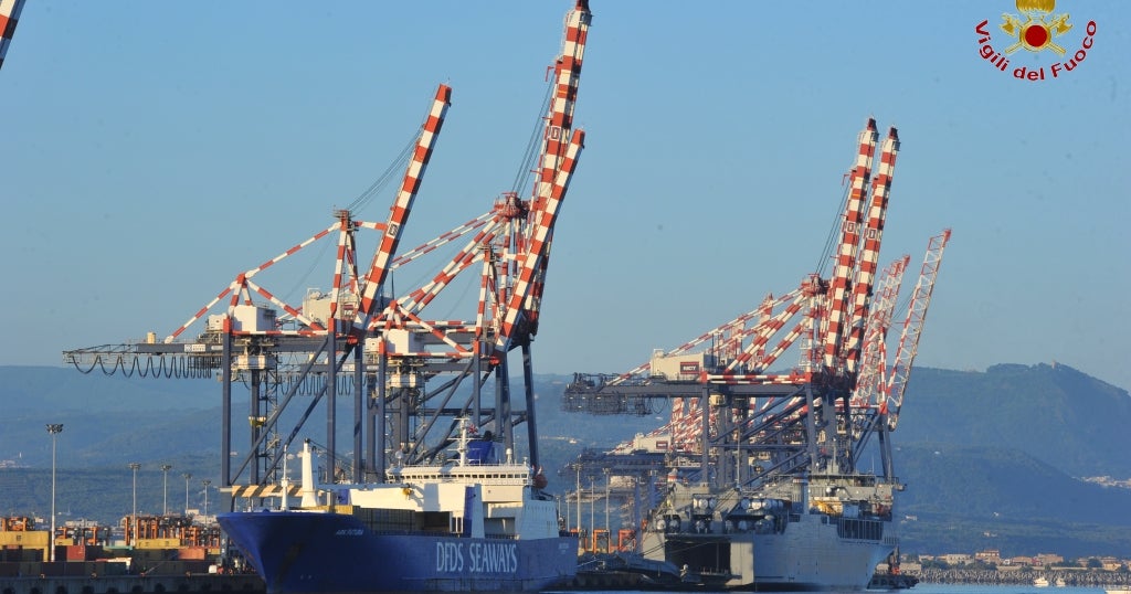 Syria chemical weapons loaded on U.S. cargo ship MV Cape Ray in Italy ...