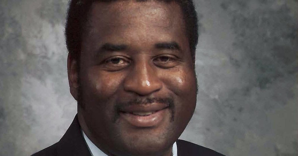 College president gives up $90K so workers can get raise - CBS News