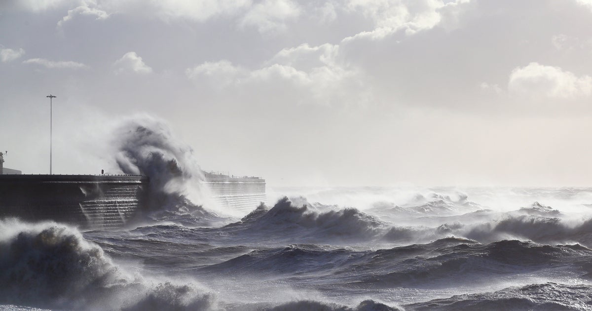 Wall Street's smooth sailing enters choppy waters - CBS News