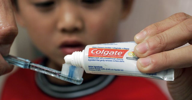 Many small children use too much toothpaste, study finds - CBS News