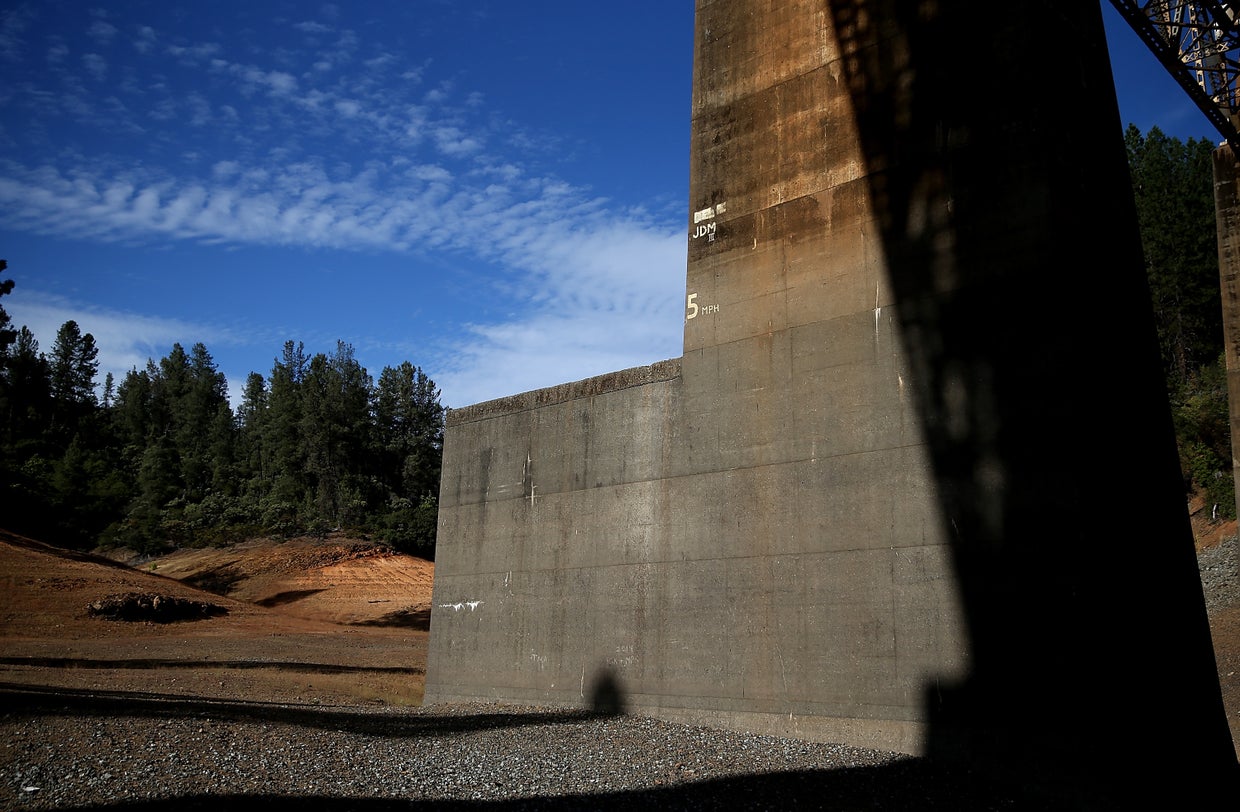 California drought drains lakes