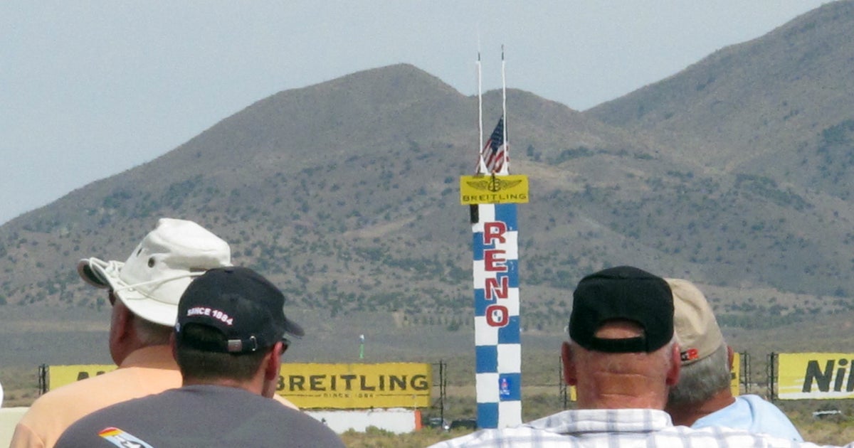Pilot killed in air race qualifying round - CBS News