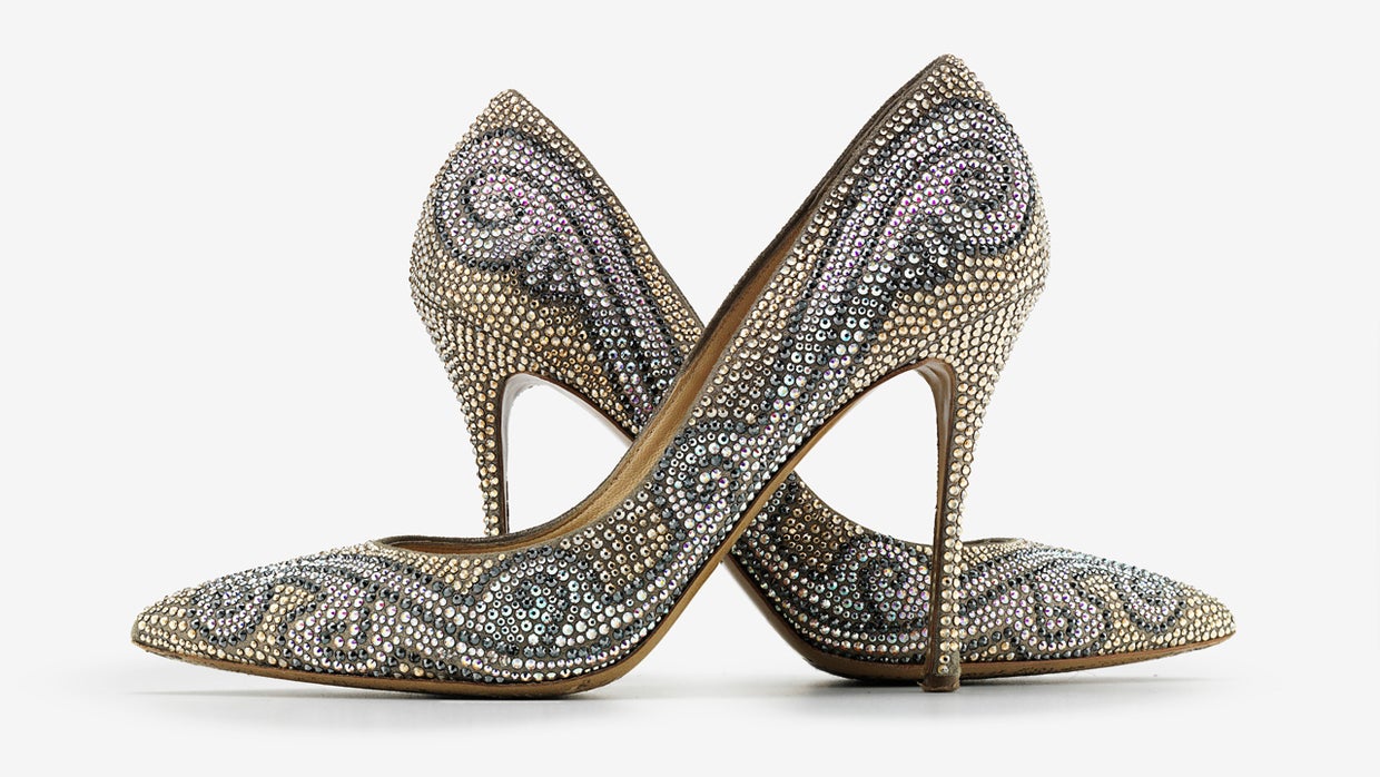 Women in heels have more power over men, study finds - CBS News