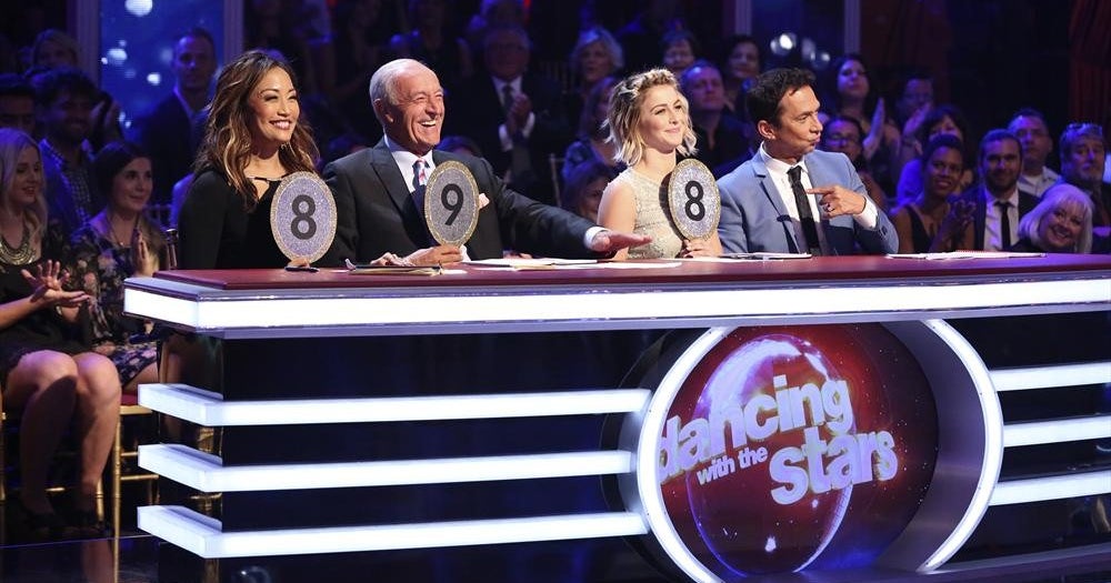 "DWTS" recap: A Halloween special and elimination - CBS News