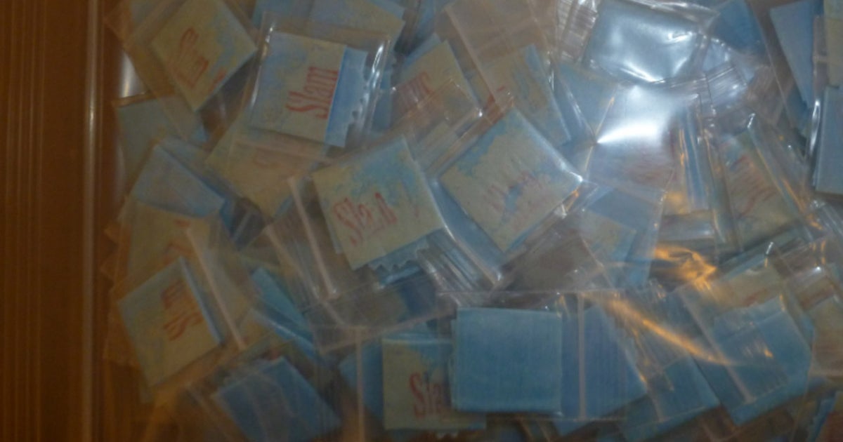 Tot, 4, gave out heroin packets in day care: cops - CBS News