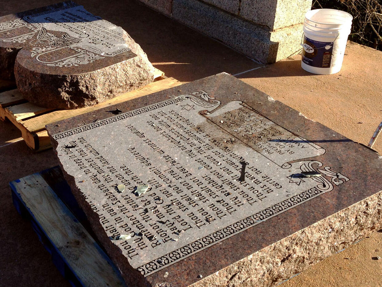 Arkansas' Ten Commandments monument destroyed by vehicle - CBS News