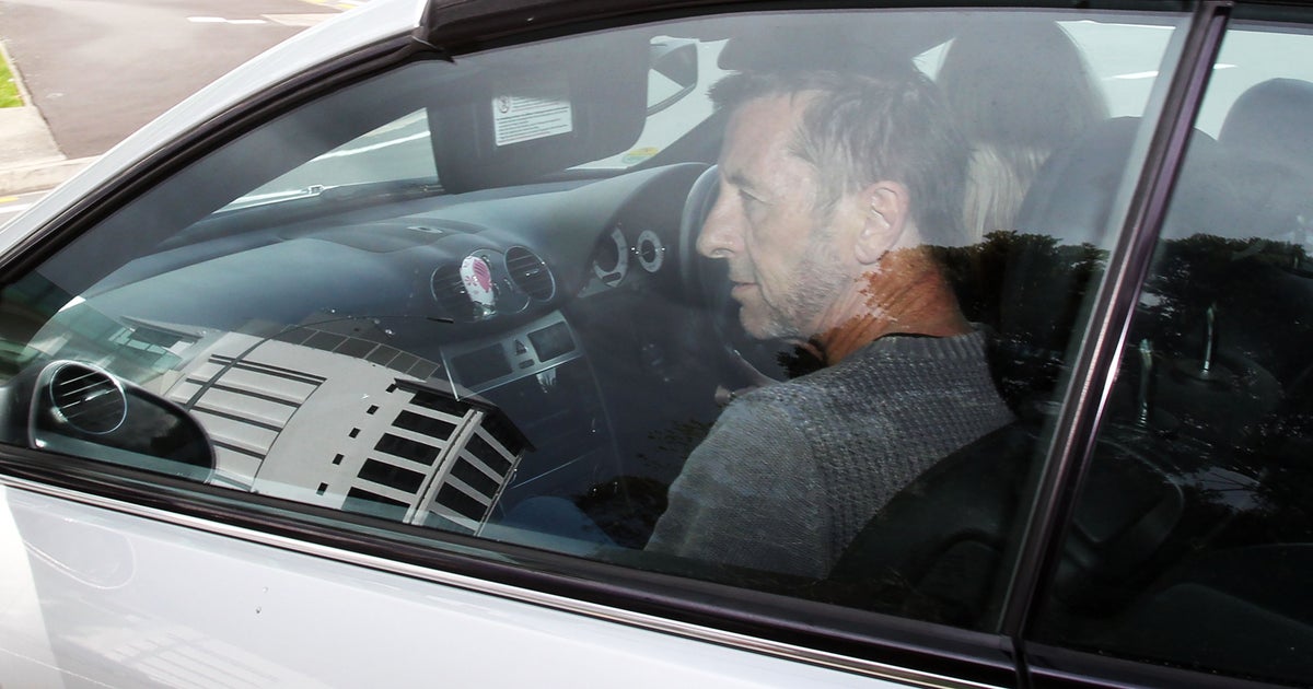 Stunner in murder-for-hire case vs. AC/DC's Phil Rudd - CBS News
