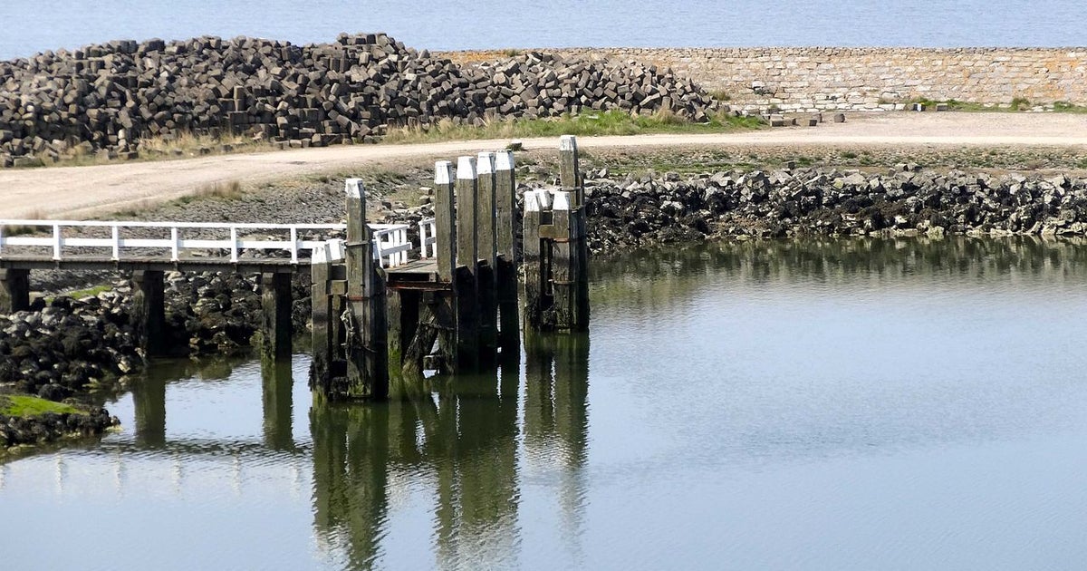 Dutch plant turns river and sea into electricity - CBS News