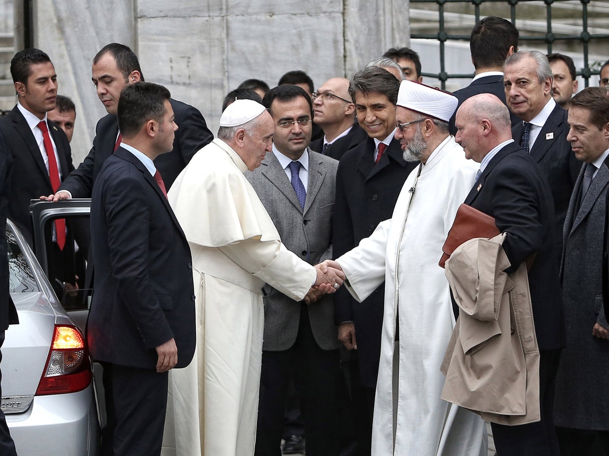 Pope Francis tours historic mosques in Istanbul - CBS News
