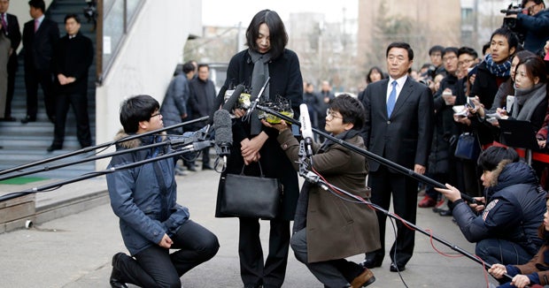 Not guilty plea in Korean Air "nut rage" case - CBS News