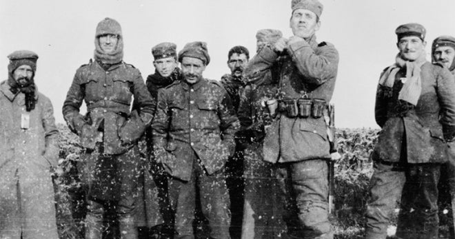 The World War I Christmas truce - CBS News