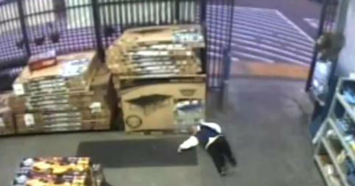 VIDEO: Police seek robber who pushed elderly Walmart worker in Los ...