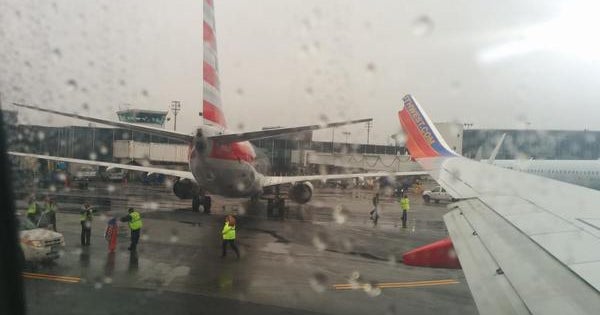 Southwest jet loses wingtip after bumping plane at NYC airport - CBS News