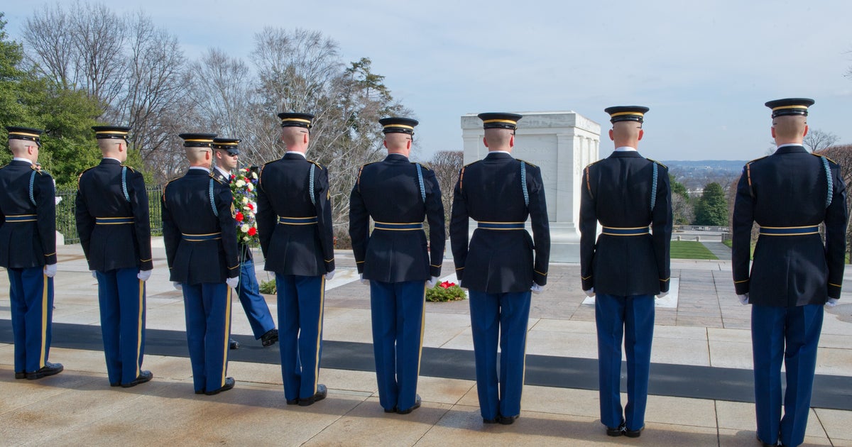 Politicians thank the troops on Christmas - CBS News