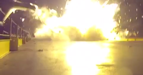 SpaceX Vine gives spectacular ground-level view of rocket crash - CBS News