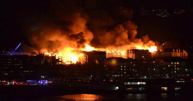 Massive fire destroys parts of New Jersey apartment complex - CBS News