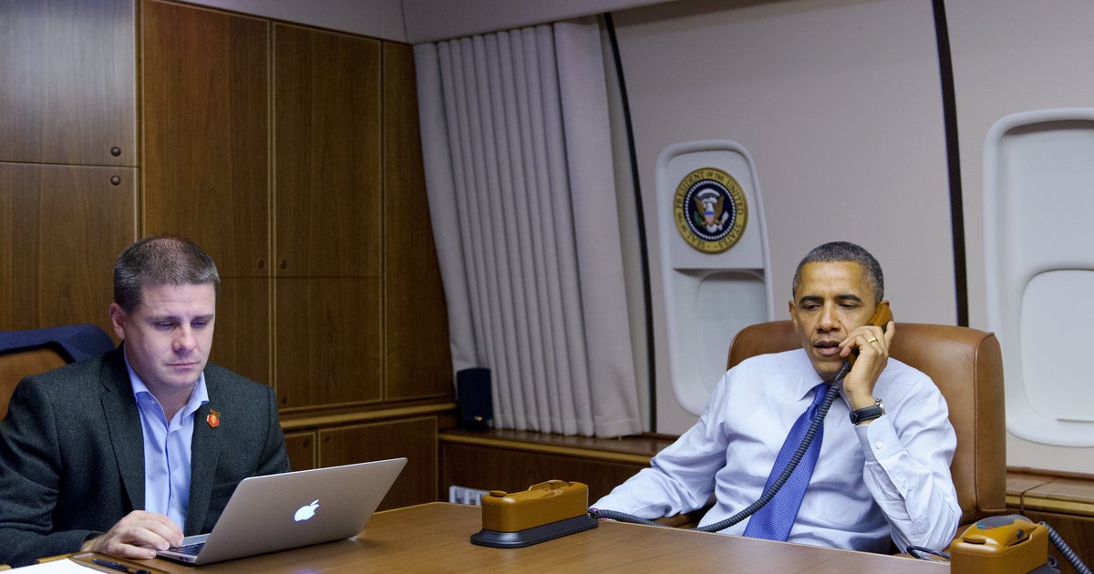 Two senior Obama aides to depart the White House - CBS News