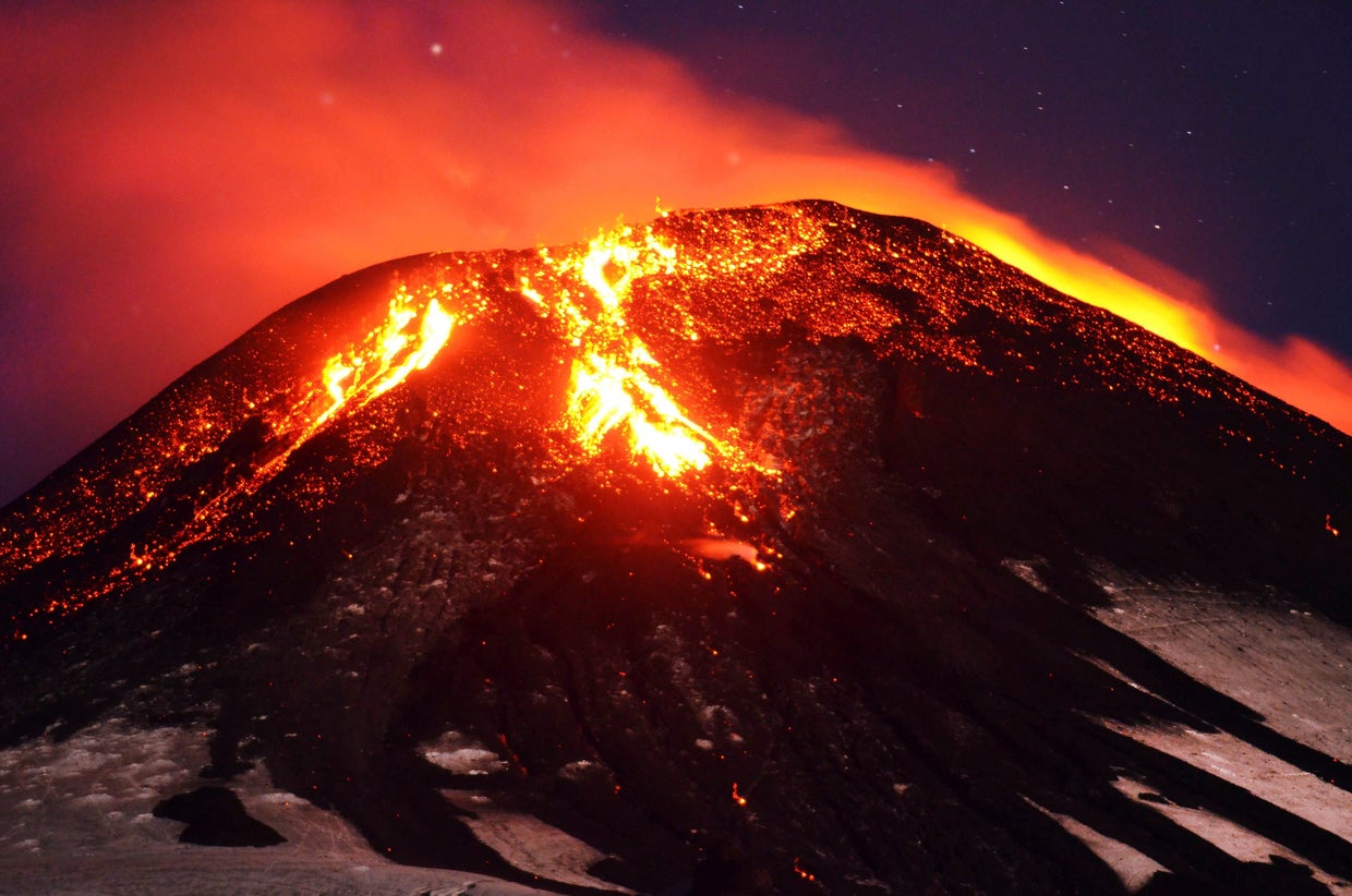 Chile's Villarica volcano erupts, shooting lava into the sky - CBS News Chile's Villarica volcano erupts, shooting lava into the sky - CBS News