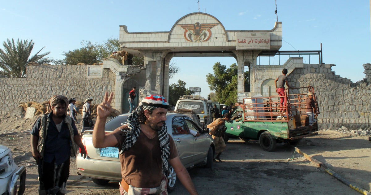 Yemen president Abed Rabbo Mansour Hadi flees Aden palace as Houthi rebels advance - CBS News