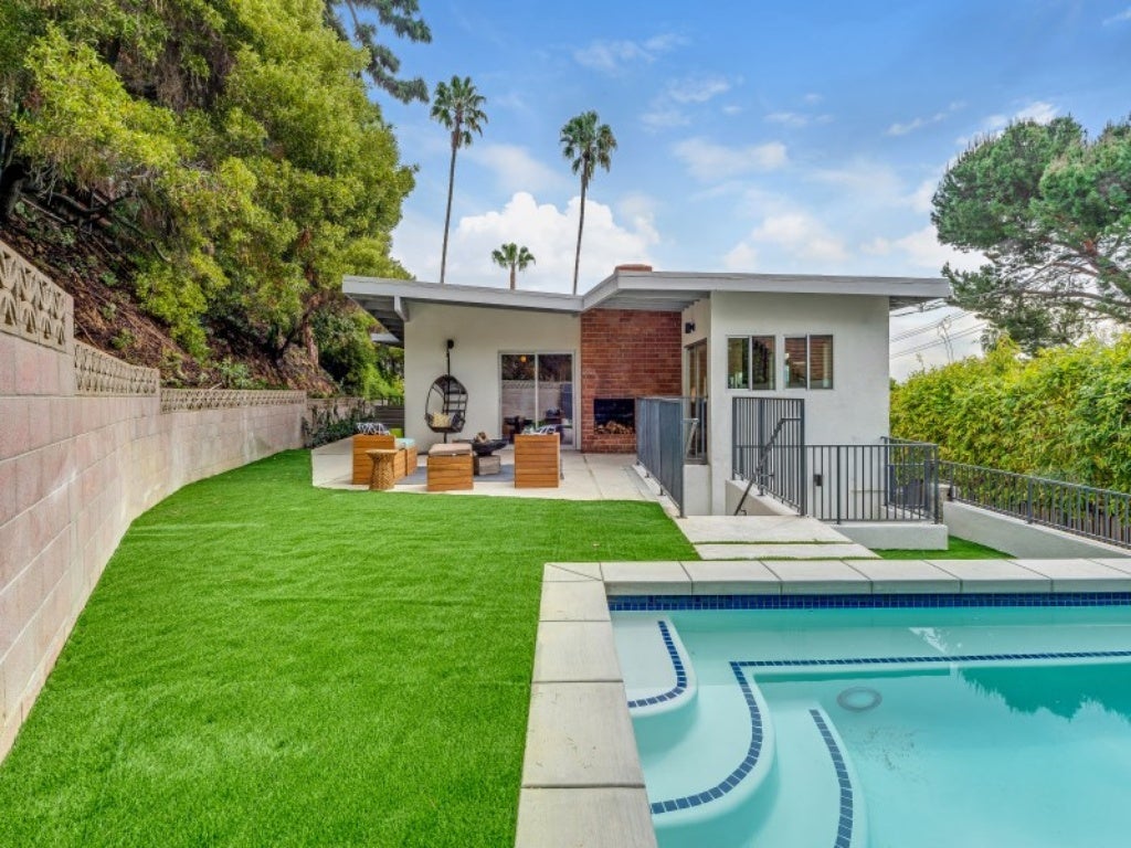 10 homes that belong in "Mad Men"