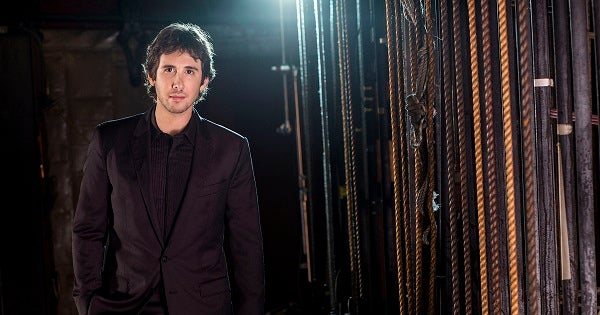 Josh Groban to sing national anthem at Kentucky Derby - CBS News