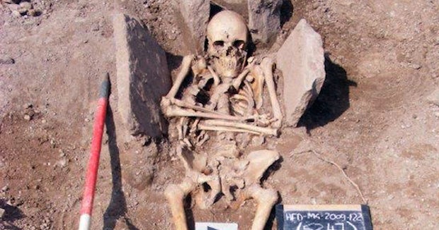 Battered remains of medieval knight found in UK cathedral - CBS News