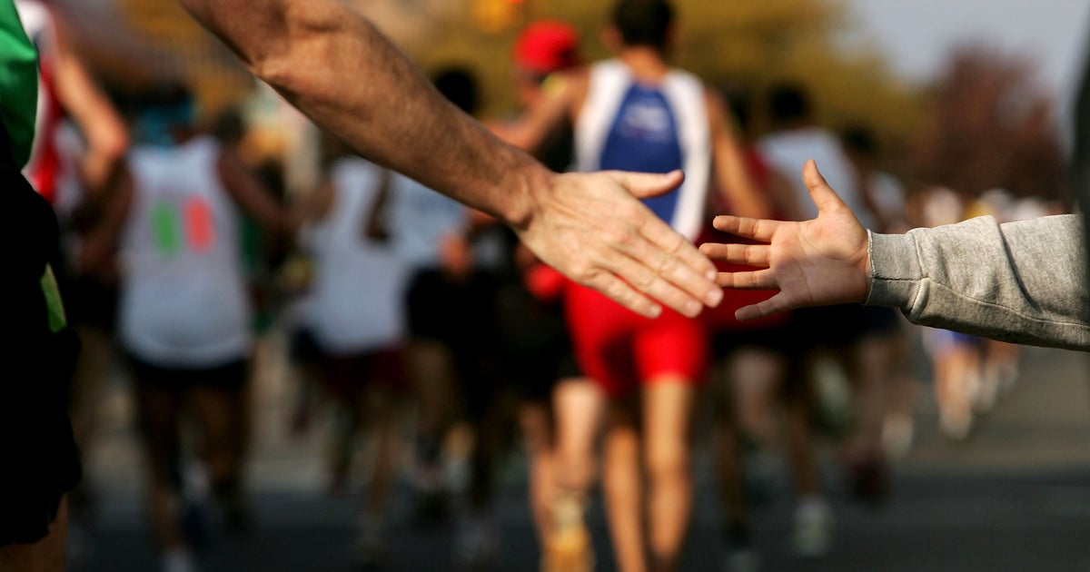 Marathon runners forget the pain of the last race - CBS News