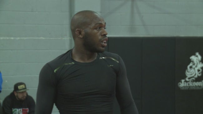 UFC champ Jon Jones ran from crash in Albuquerque, New Mexico, returned ...
