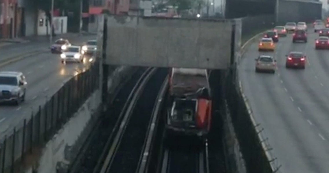 Chocan dos trenes en el D.F. dejando a 12 lesionados - CBS News