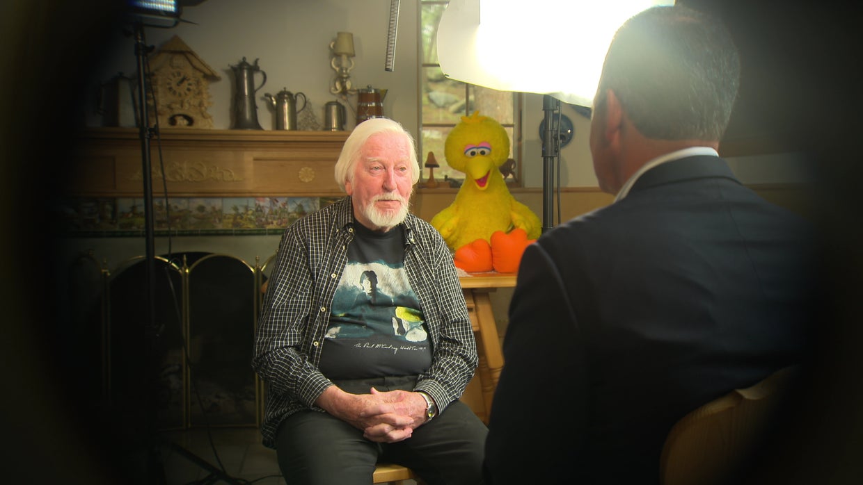The man inside the Big Bird - CBS News