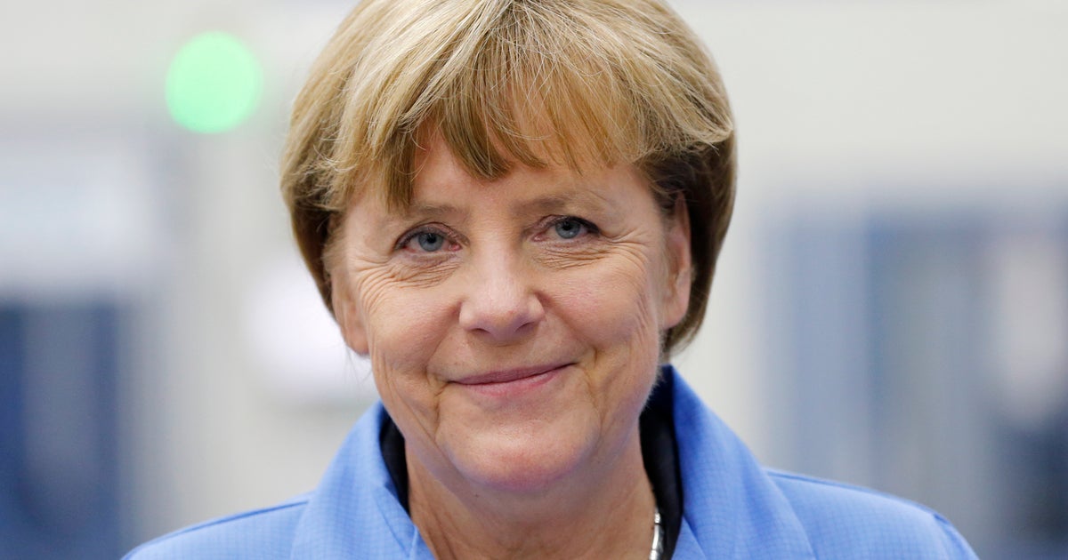 Crying refugee girl puts German chancellor Angela Merkel on the spot ...