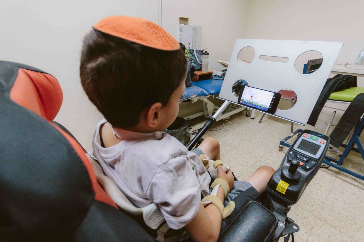 This smartphone connects for those with disabilities - CBS News