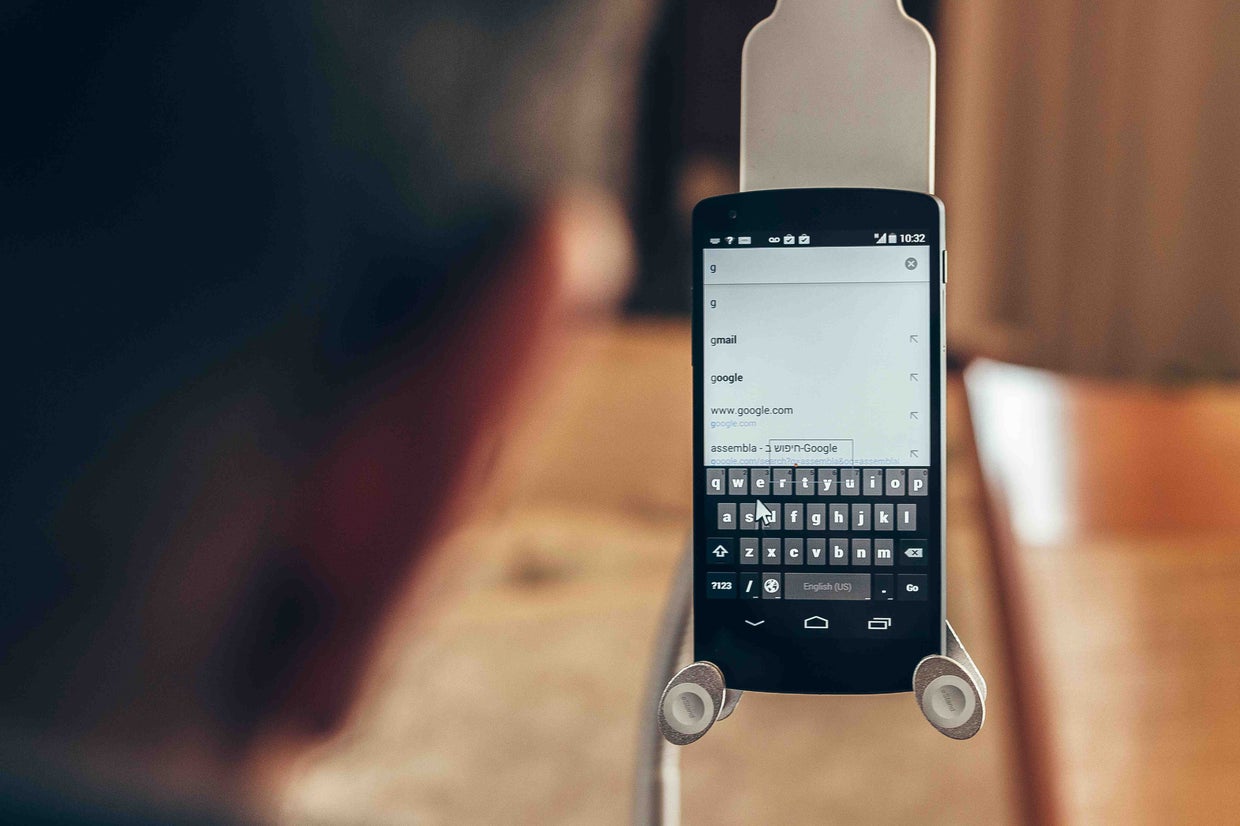 This smartphone connects for those with disabilities - CBS News