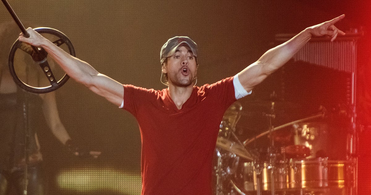 Enrique Iglesias undergoing reconstructive hand surgery after drone ...