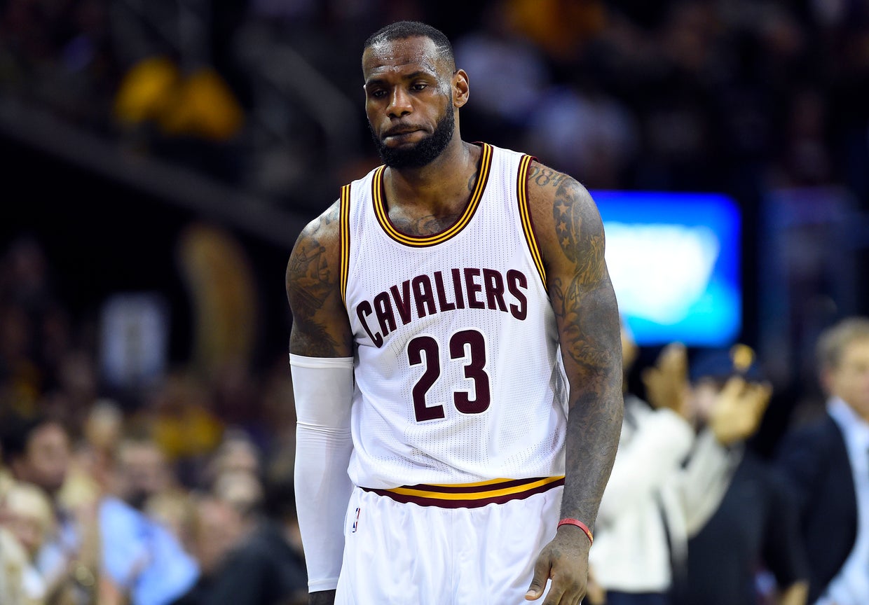 Warriors win NBA crown, beating Cavaliers 105-97 - CBS News