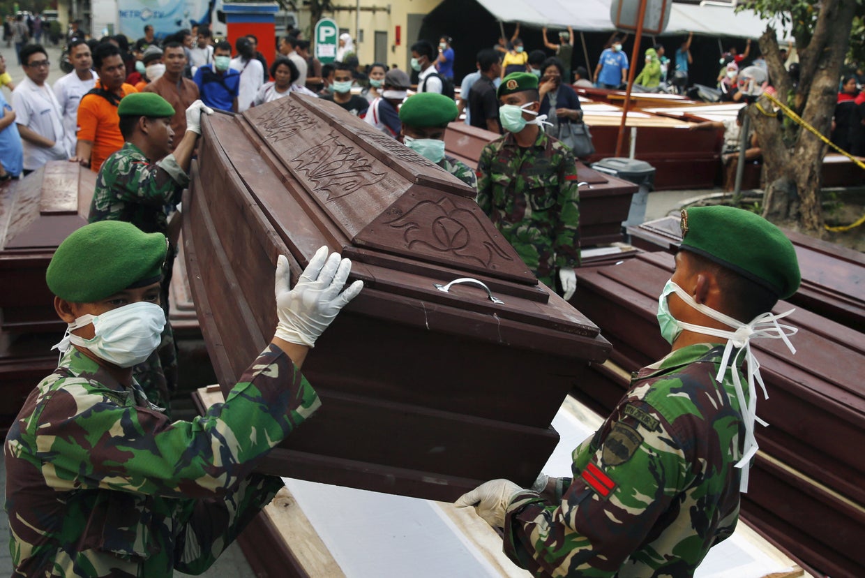 More than 140 dead in crash of Indonesian military plane crash