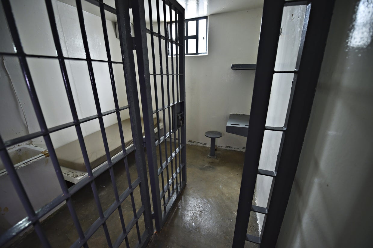 Mexican drug lord's brazen tunnel escape... again