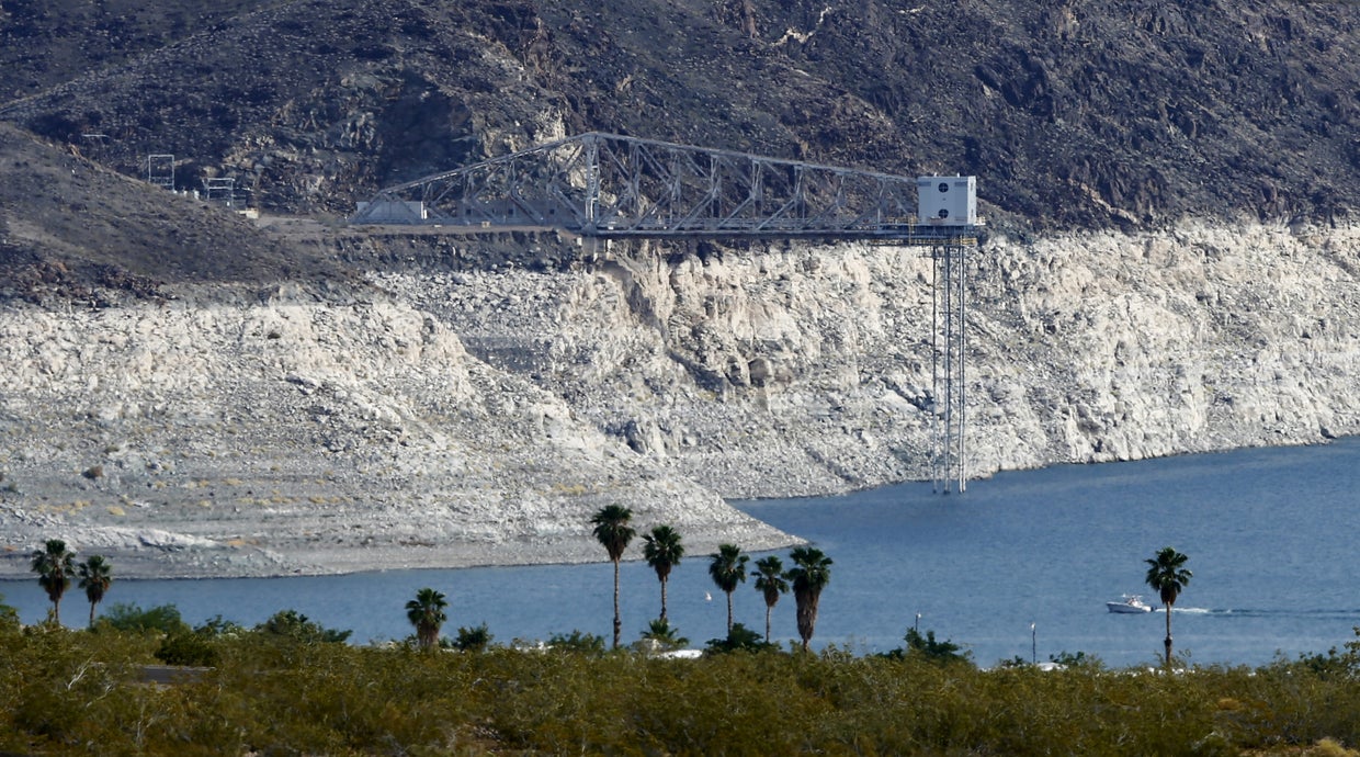 "The shrinking lake" - Lake Mead at historic lows