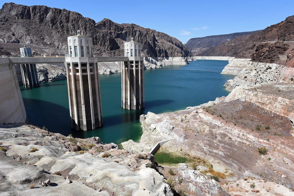 "The shrinking lake" - Lake Mead at historic lows