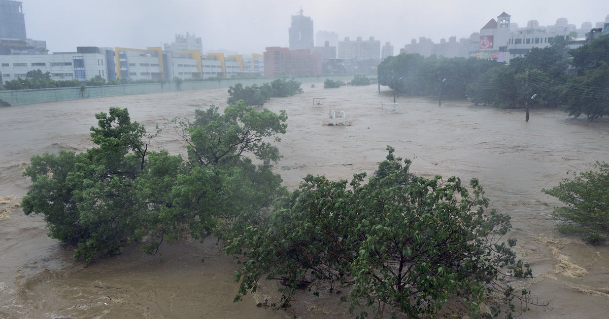 Typhoon Soudelor strikes Taiwan - CBS News