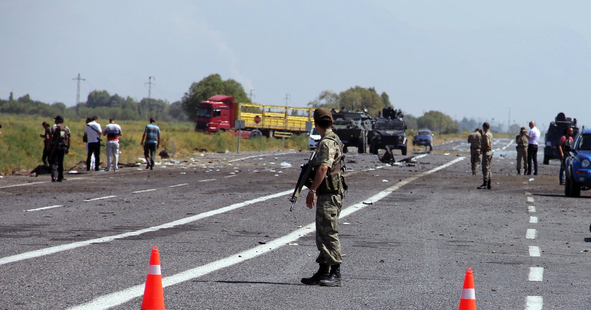 Turkish ground troops make "short-term" incursion into Iraq - CBS News