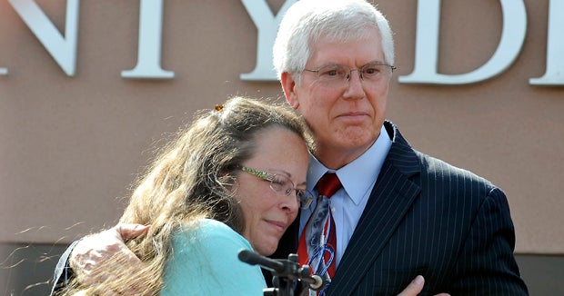 Kentucky clerk Kim Davis' deputy says he will keep issuing marriage ...