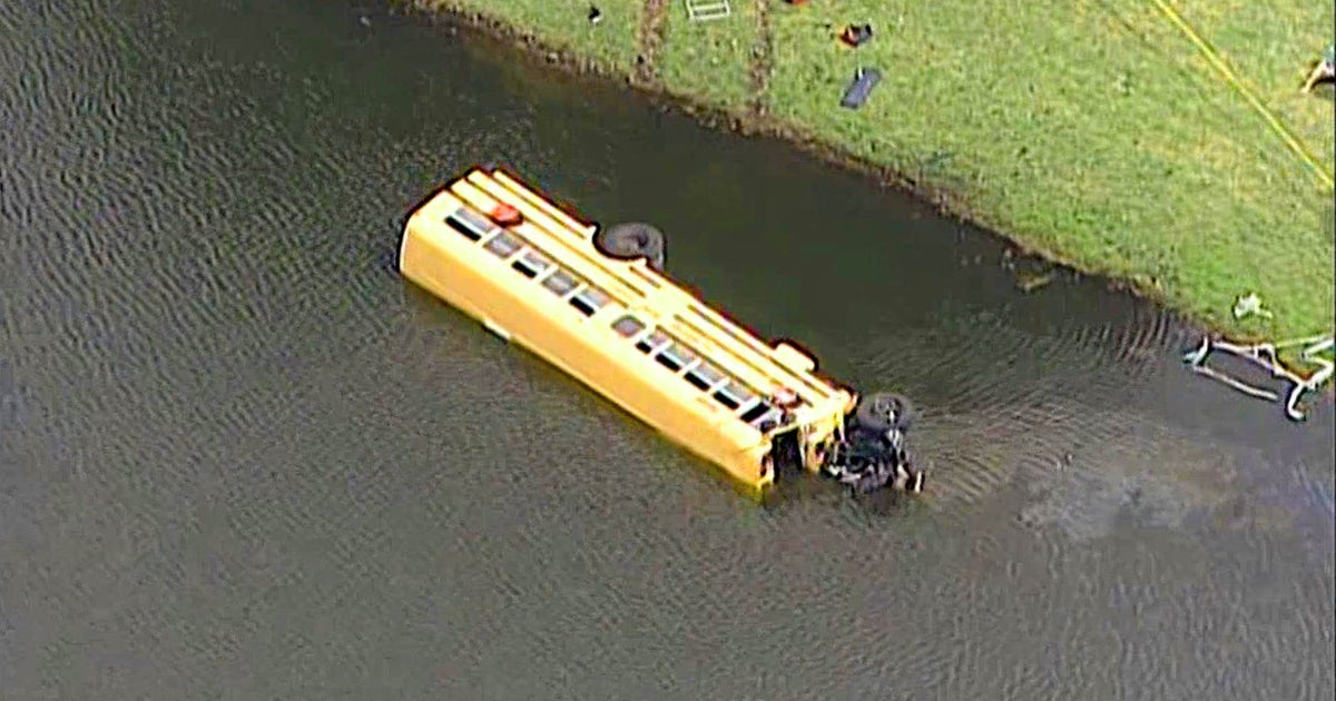 School bus crashes into pond in Florida - CBS News