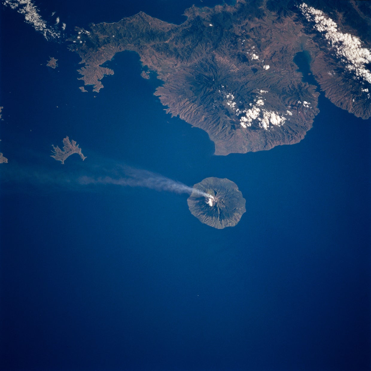 Volcanic eruptions seen from space